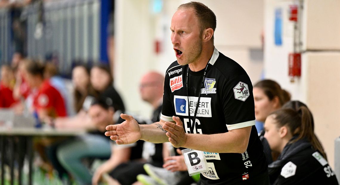 Bernhard Goldbach trainiert die Bunkerladies | Handball Bundesliga Frauen